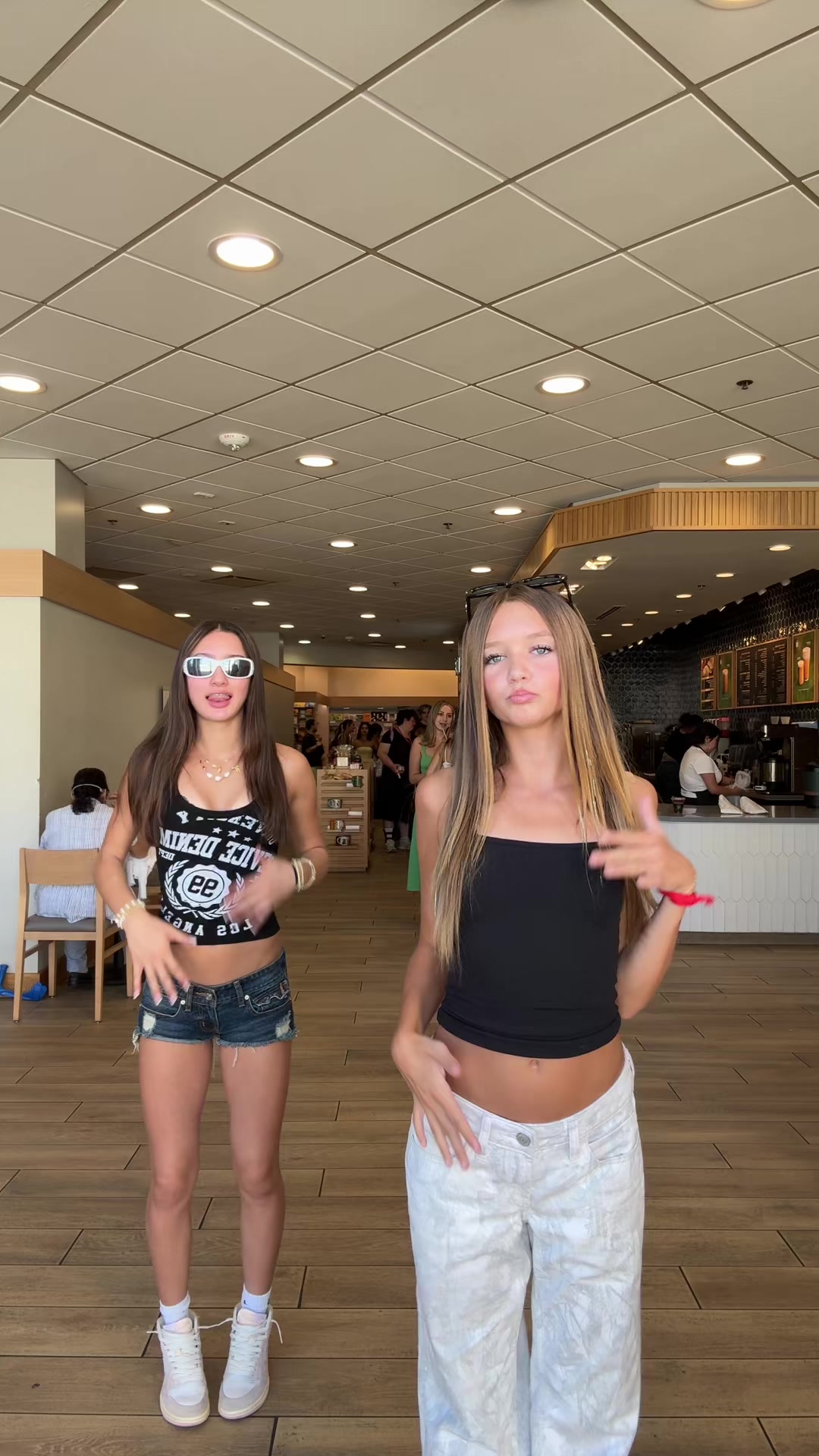 Sydney Raniszeski (@sydneyraniszeski) - Urlebird