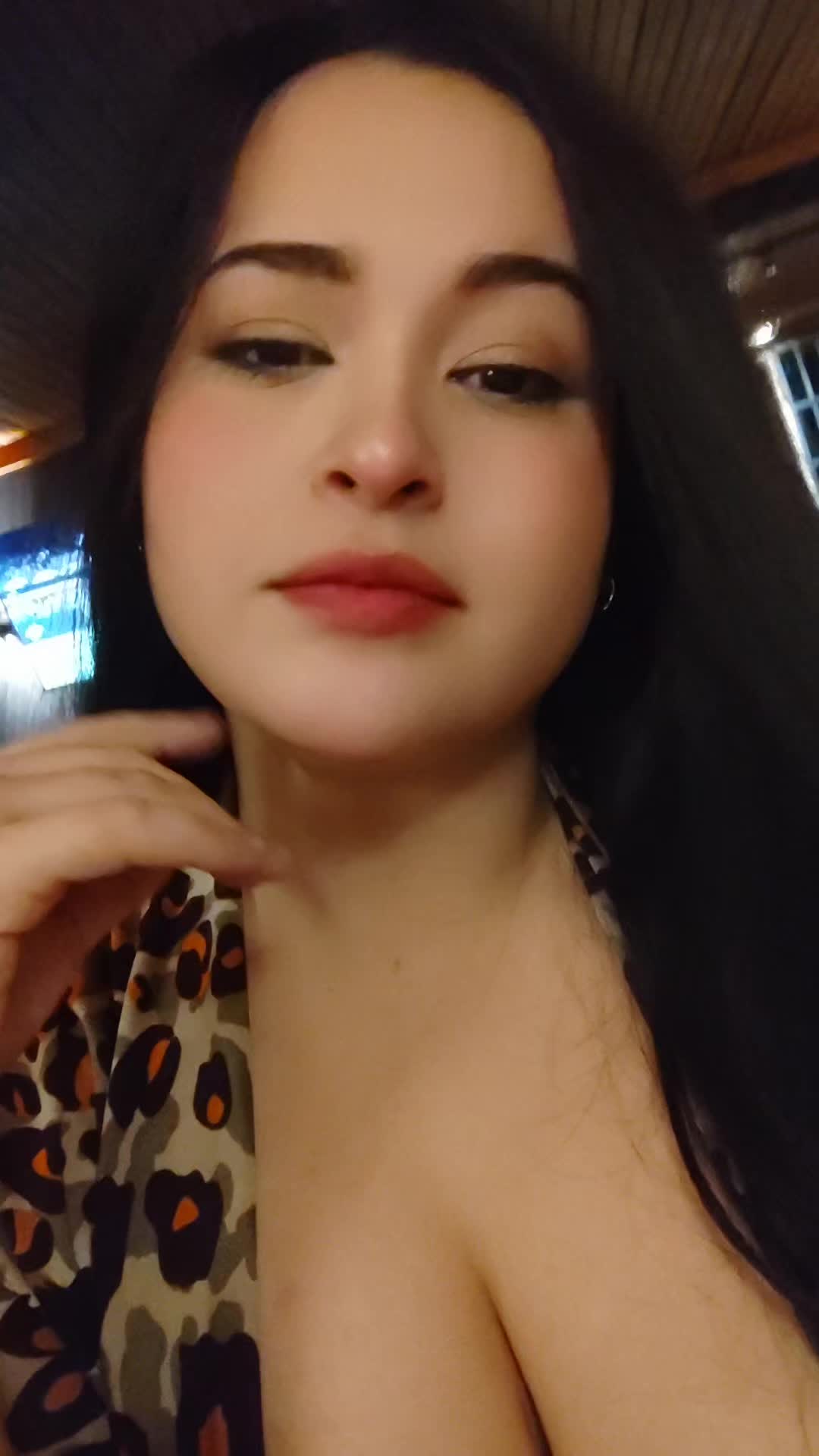 Kelly Johana (@kellyjohanapd) - Urlebird