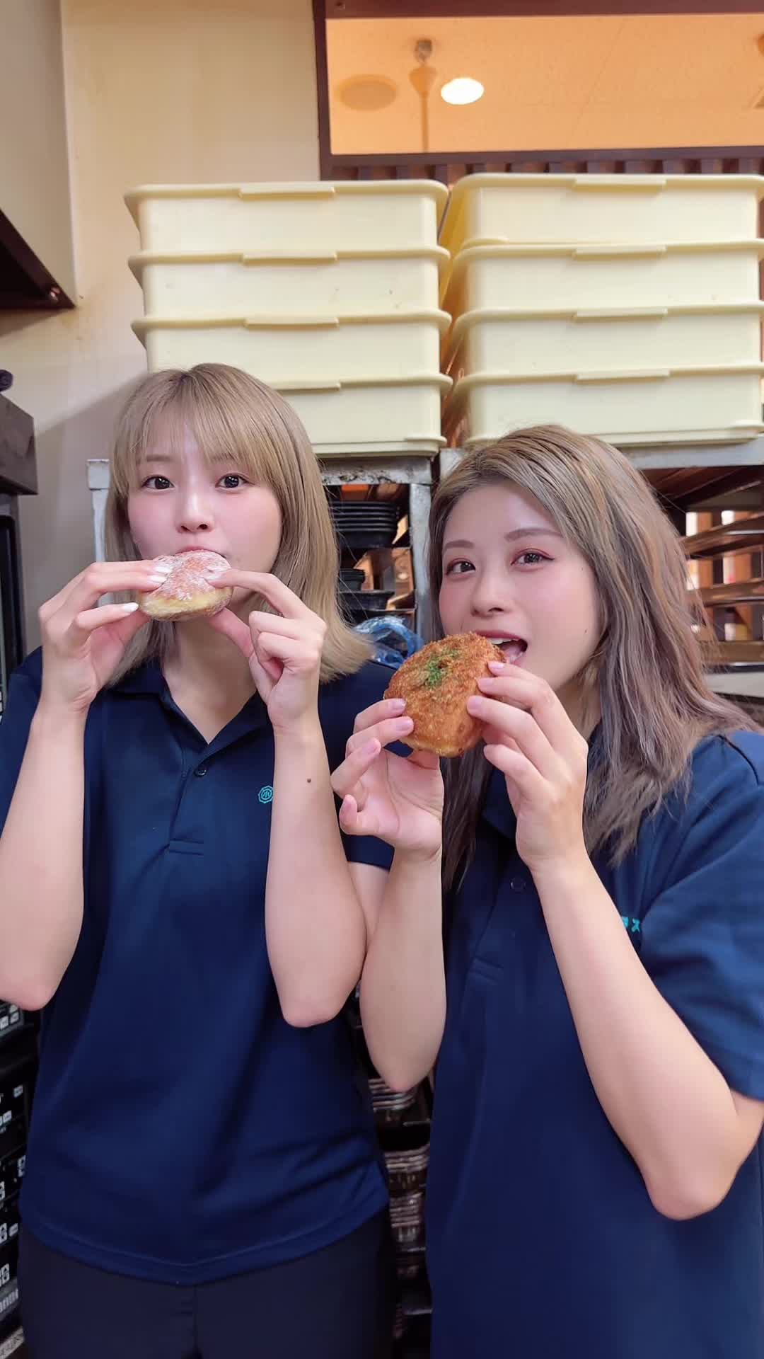 生ドーナツとカレーパン食べて行ってなぁ😋#淡路島 #ランチ | 広報担当 アカリたち (@sano_terrace)