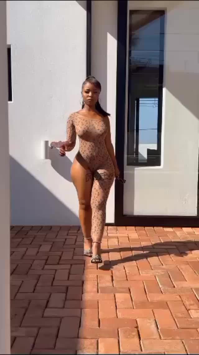 Petite Tumi (@petitetumi000) - Urlebird