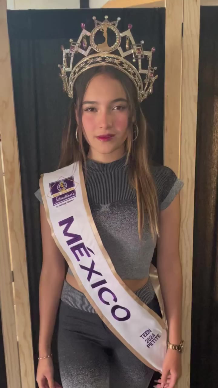 Andrea Montserrat Valdez (@andrea.montserrat72) - Urlebird