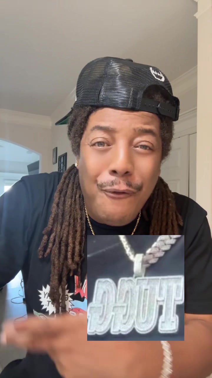 Handstand at the pool 🏊‍♀️ #spain | Nevia (@nev1aa)