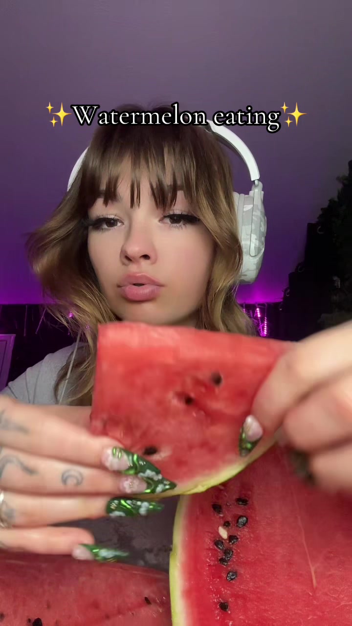 runamoonasmr (@runamoonasmr) - Urlebird