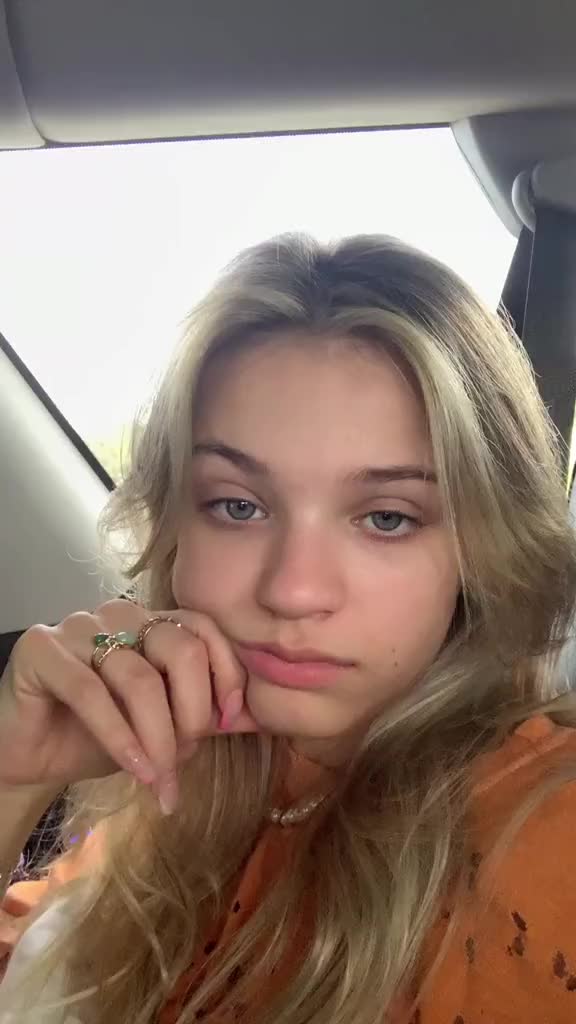 Sofia Lianna Salerno (@sofia.liannaxo) - Urlebird