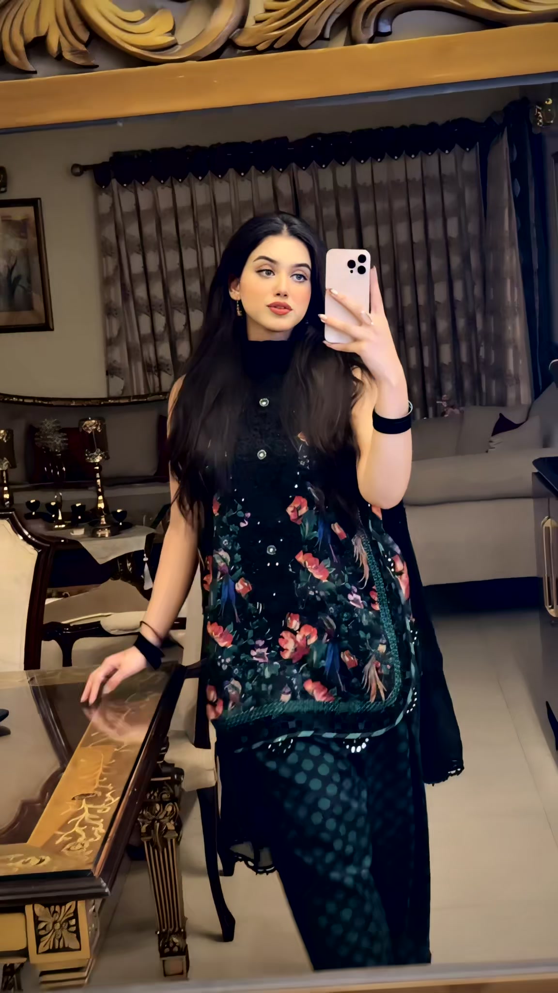 Alina Amir (@alinaamir1) - Urlebird