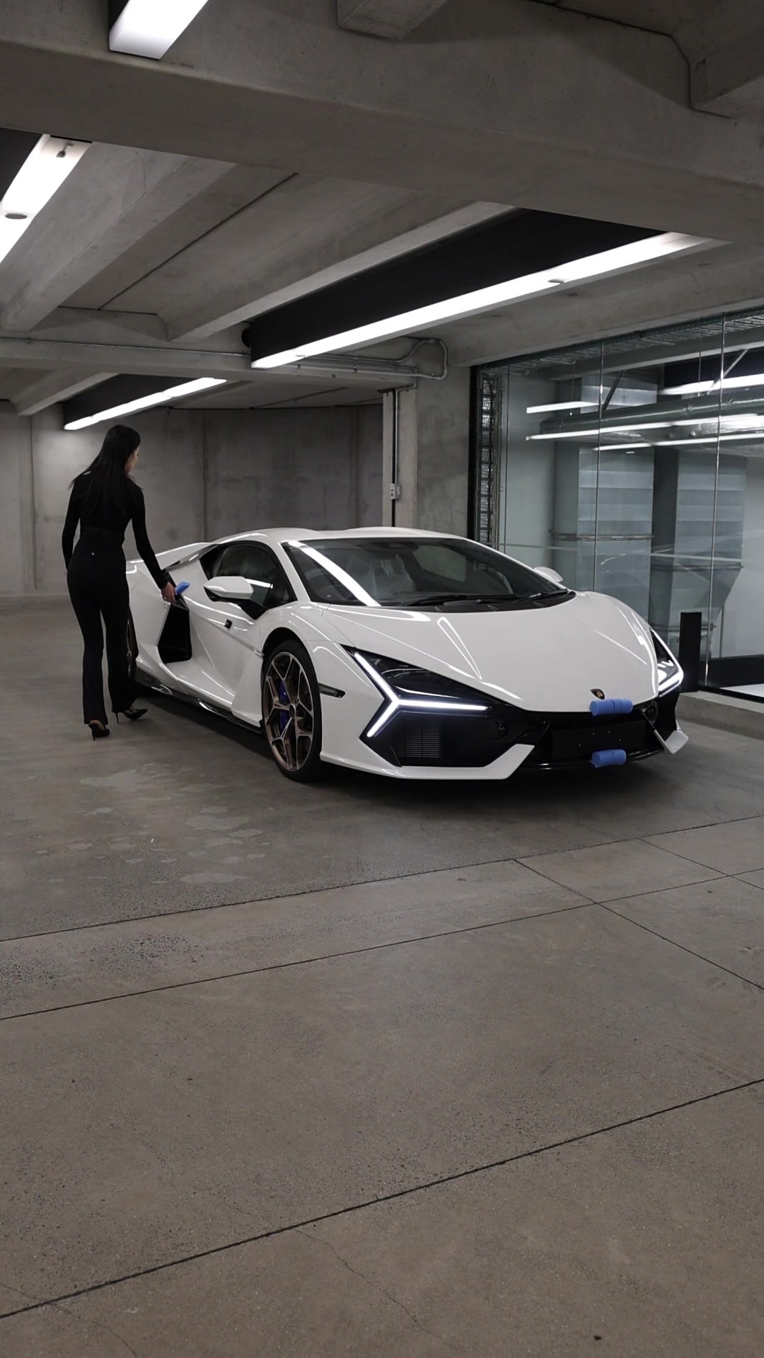 unbox 2025 Lamborghini Revuelto v12 | Sonny G Cars (@sonnyg_cars)