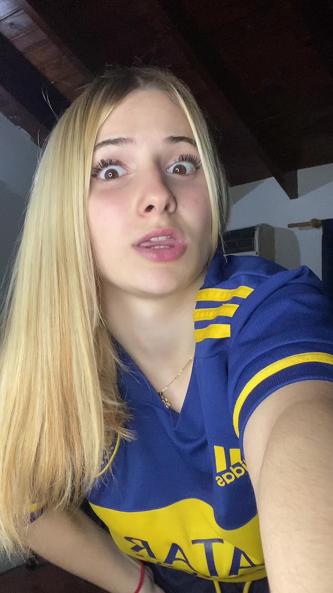 con la de boca me la pasoooy #fyp | sofia 🖤 (@sofiaalopezpk)