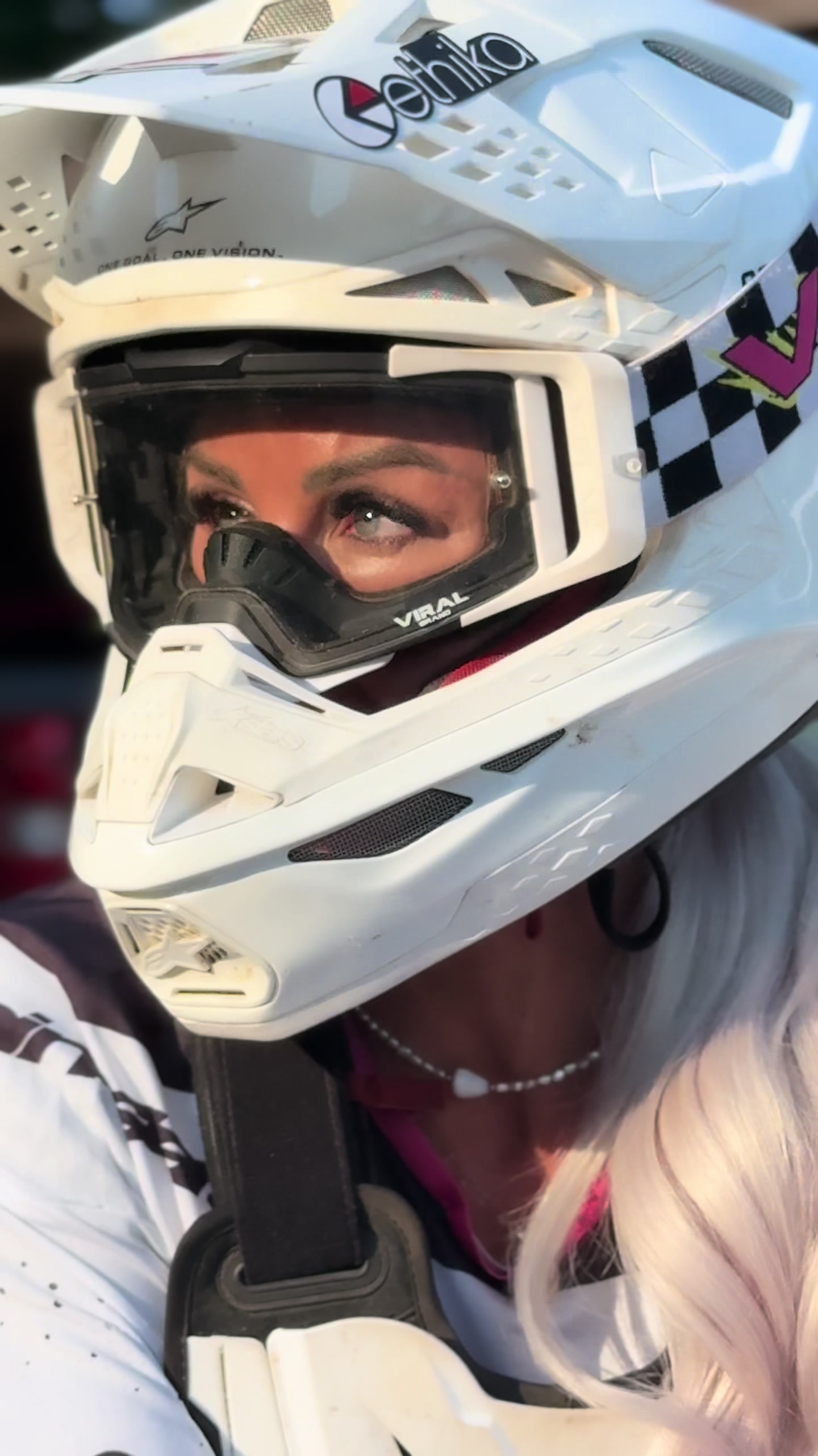 Yana Roney (@powderfluffgurl) - Urlebird