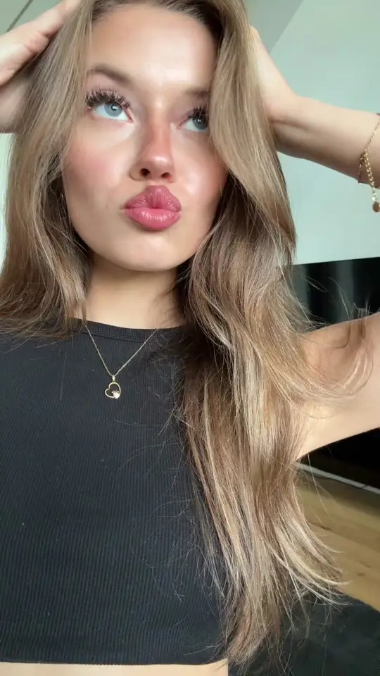 Viki (@viktoria_kpa) - Urlebird