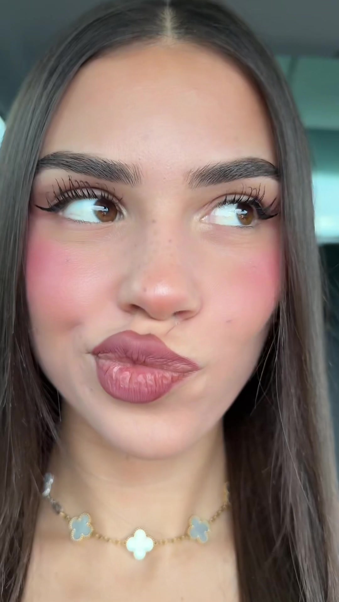 leah halton (@looooooooch) - Urlebird