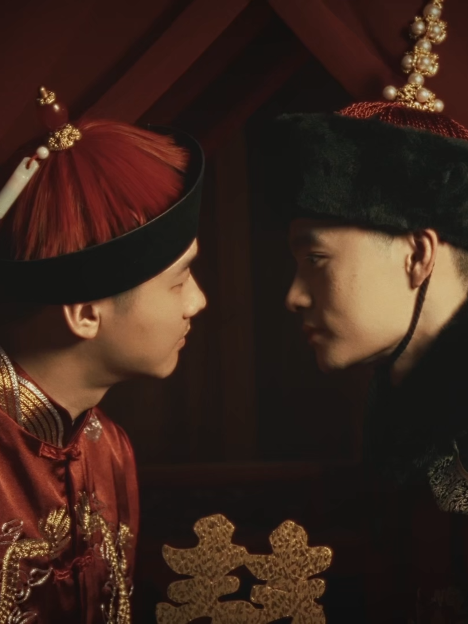 王爷和侍卫大婚，洞房花烛夜~《王府秘史》大婚篇 #王府秘史 #体育生 #清宫 | mosanshao (@mosanshao)