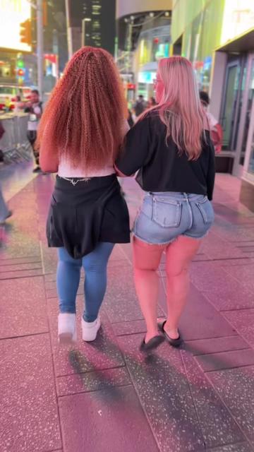 Casually strolling NYC with | Jenny (@thinjen)