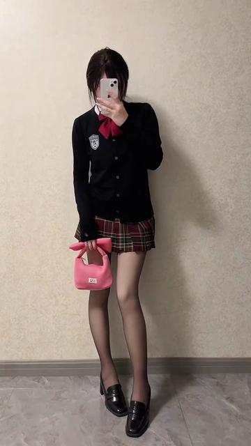 Japanese JK uniforms have my heart I | Karis (@optiovxmfwi)