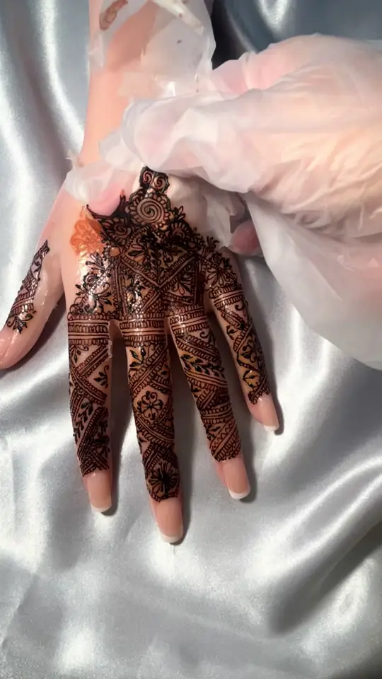 ASMR, FASSI HENNA PEELING off DMs open | Houston Henna Artist | AAK ...