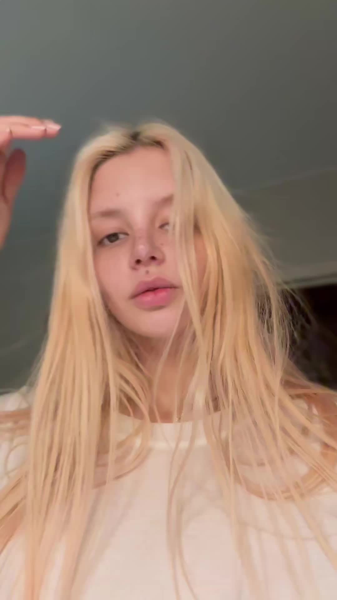 lesi_moonie (@lesi_moonie) - Urlebird