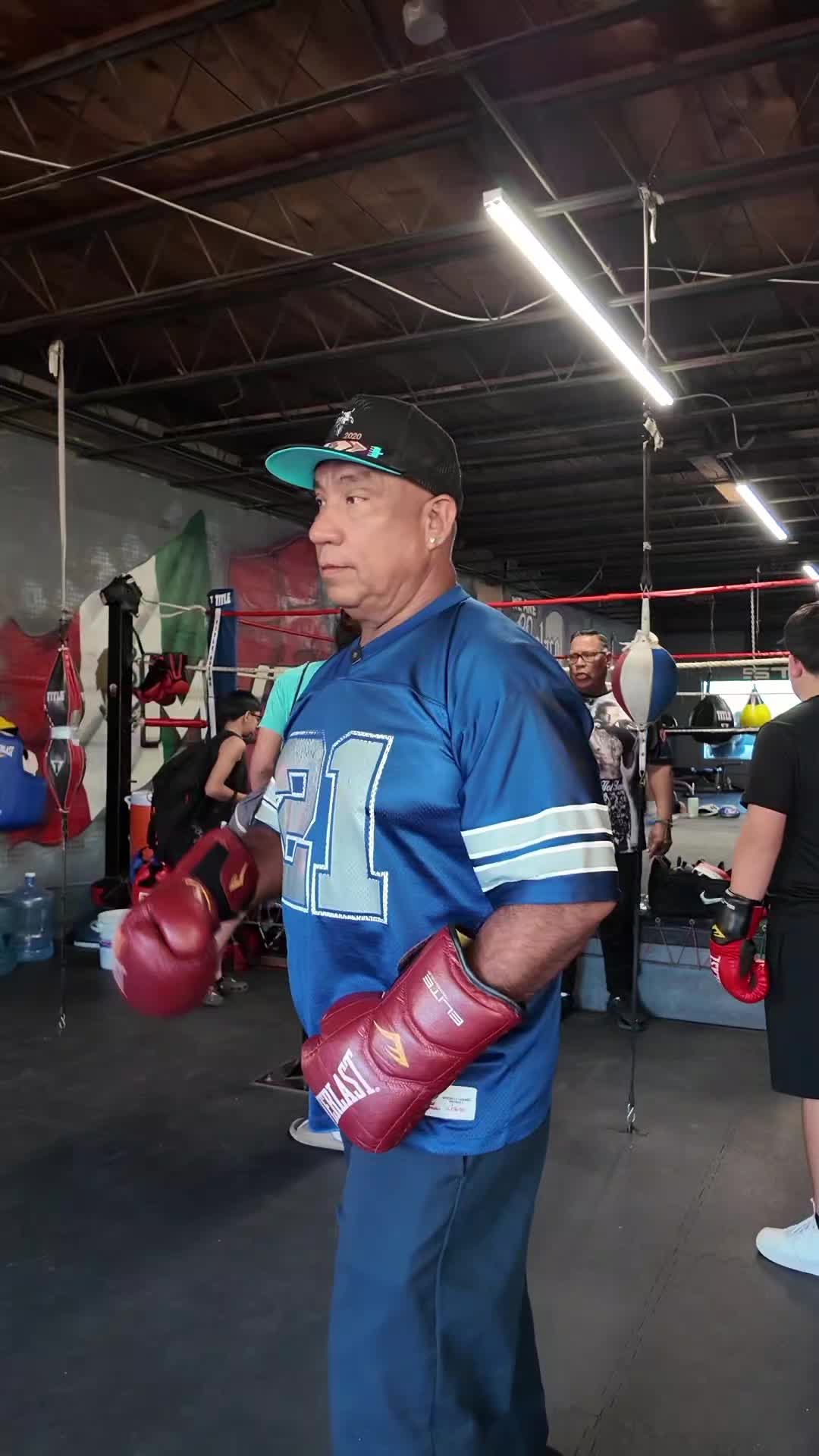 Bronco 956 entrenando pa la pelea de | The Rio Vida (@theriovida)