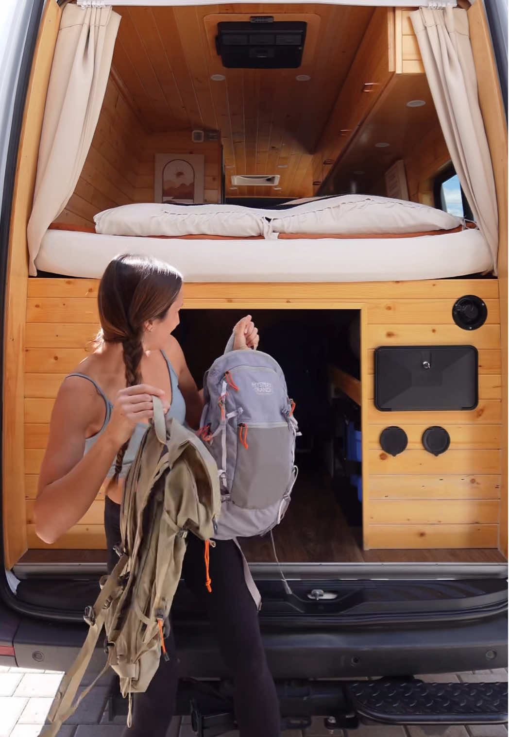 Sarah Foss (@sarahhfoss) - Urlebird