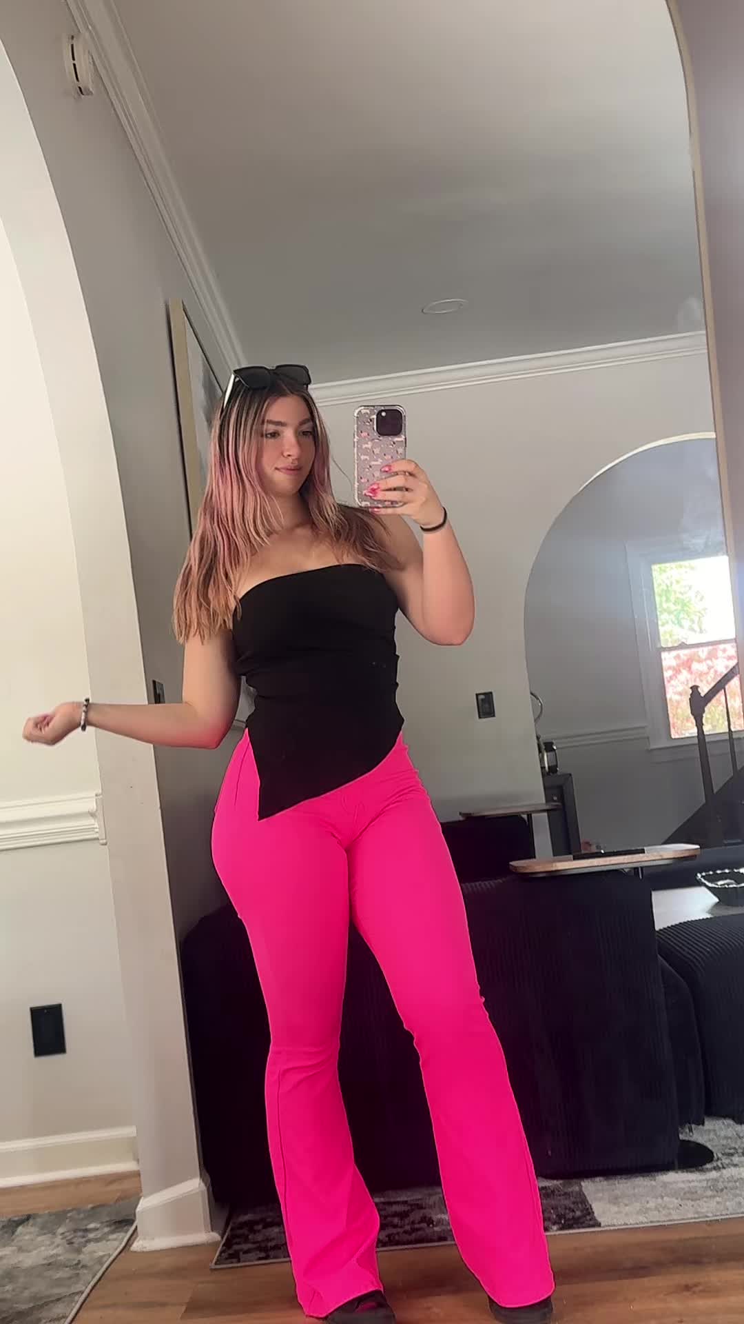 Carley (@carleycakeee) - Urlebird