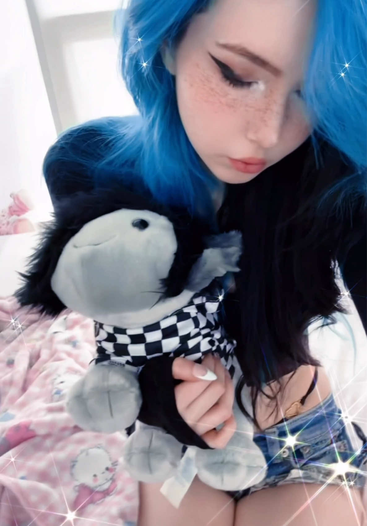 ItsUwUHoney (@itsuwuhoney) - Urlebird