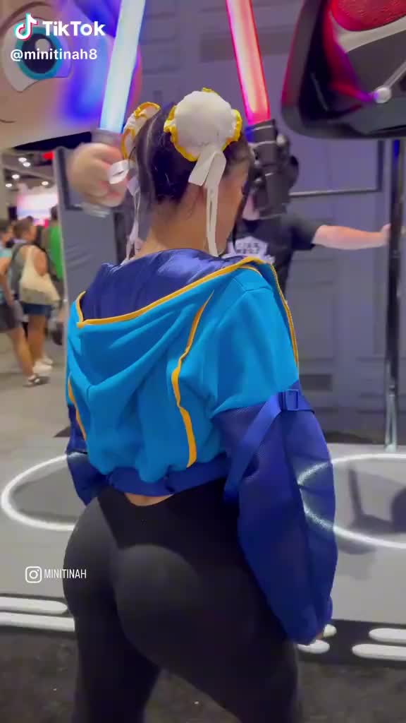 Tinah (@tinahexplorez) - Urlebird