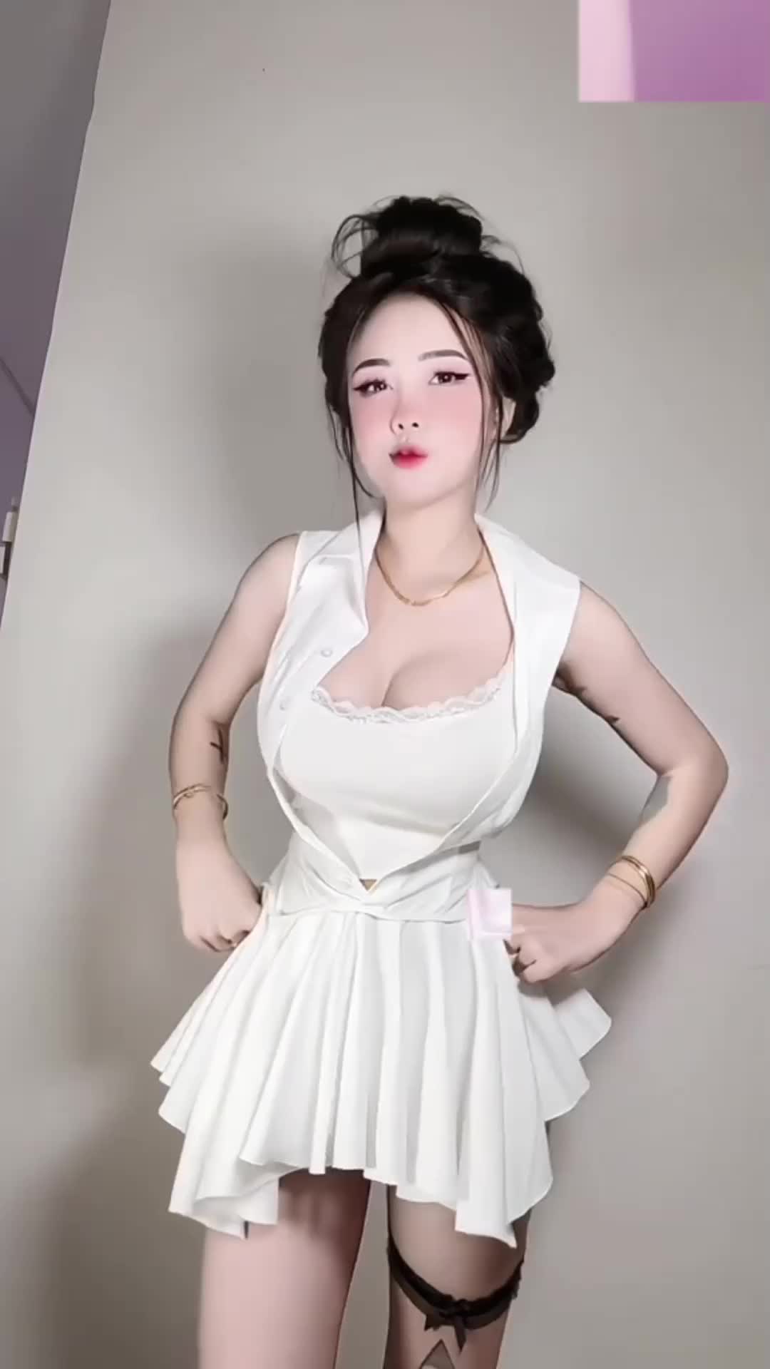 twitch.tv/upminaa (@upminaaa.cos) - Urlebird