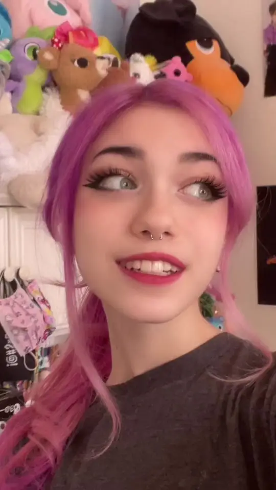 That’s not Freddy fast bear 🤨 | Jade (@iluvmeww)