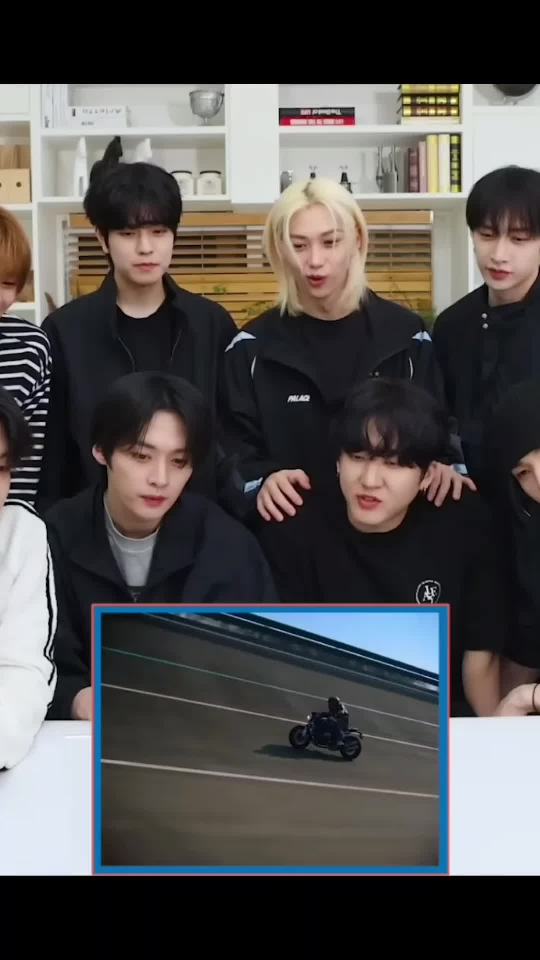 Hyunjia's attention always goes to | like_skz (@like_skz143)