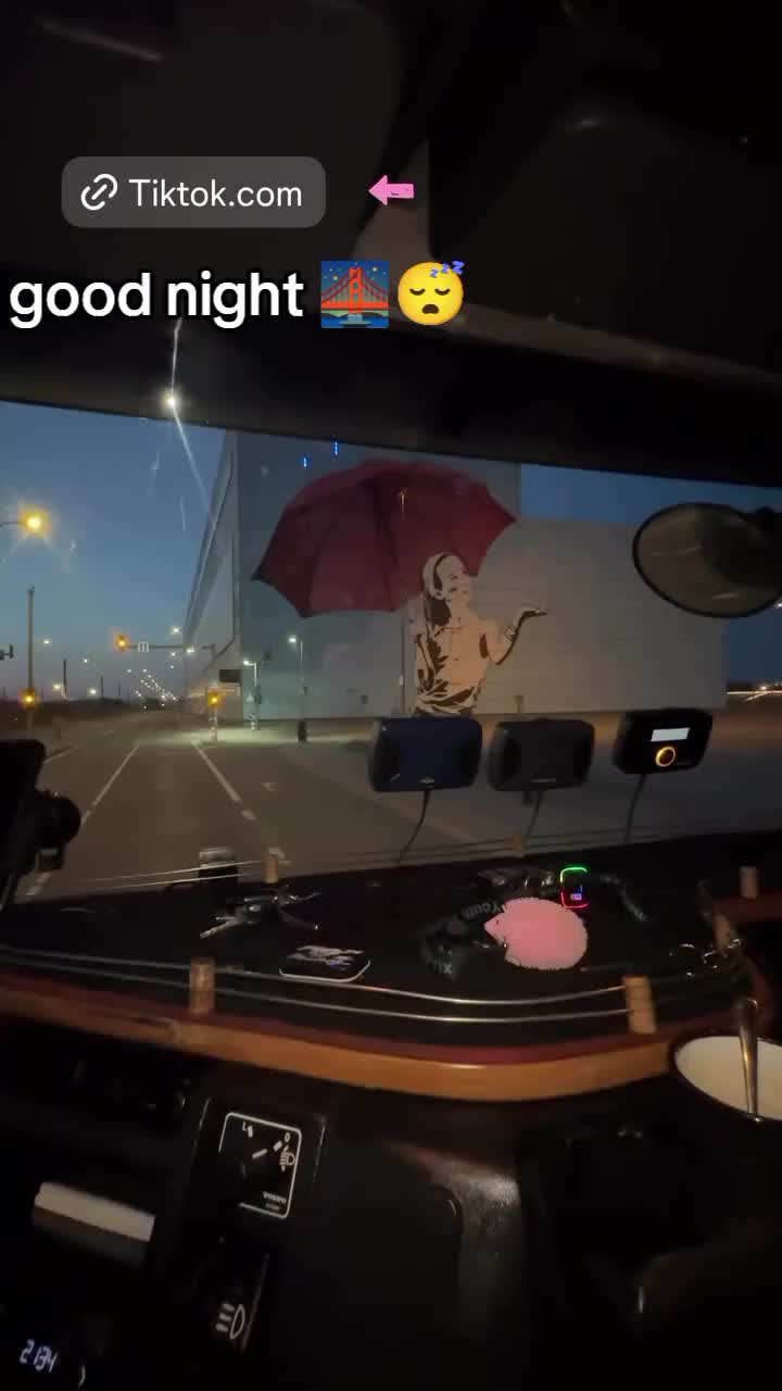 Valeria (@valerie_negurenko) - Urlebird