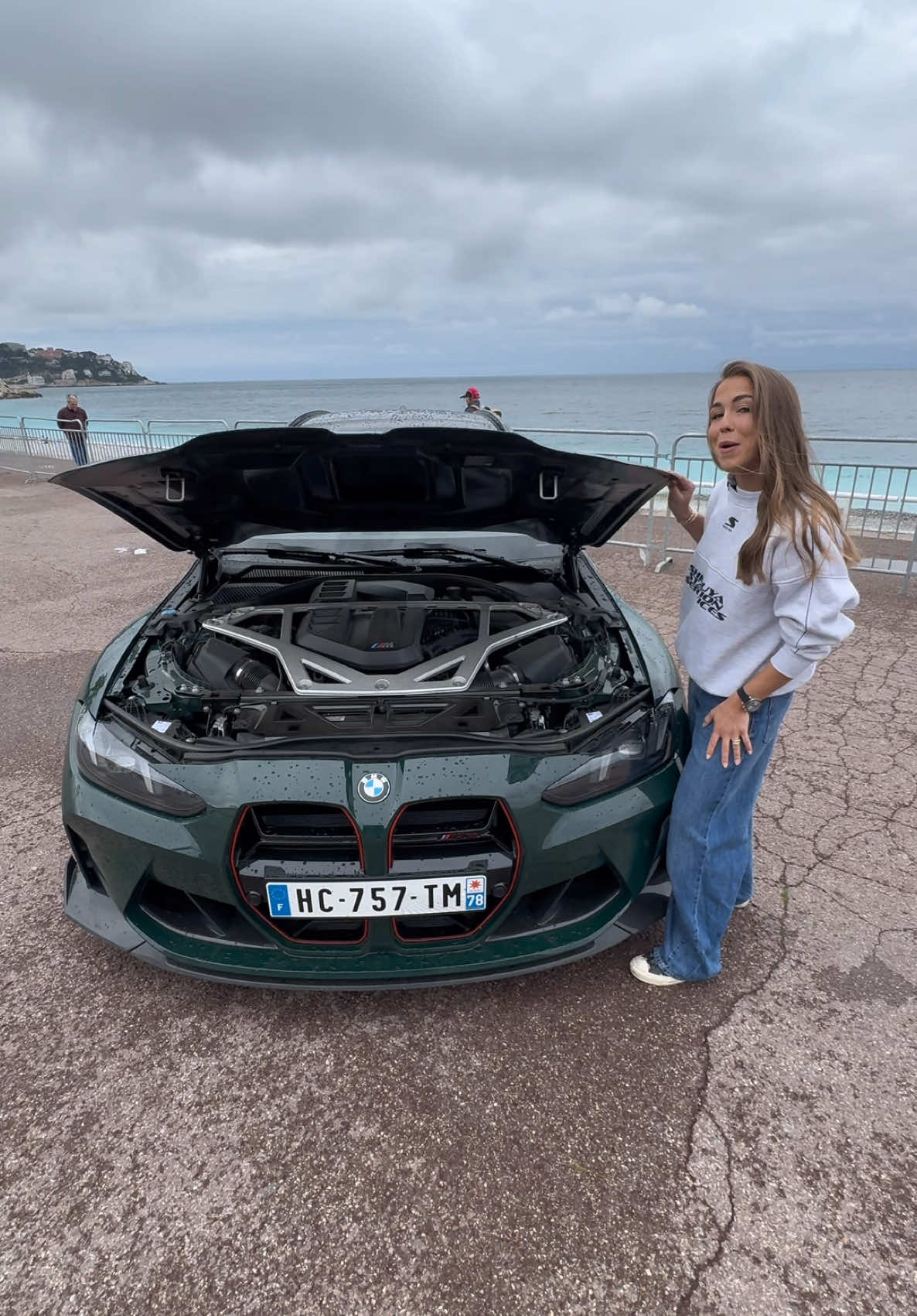 LauraB (@laurabtlrr) - Urlebird