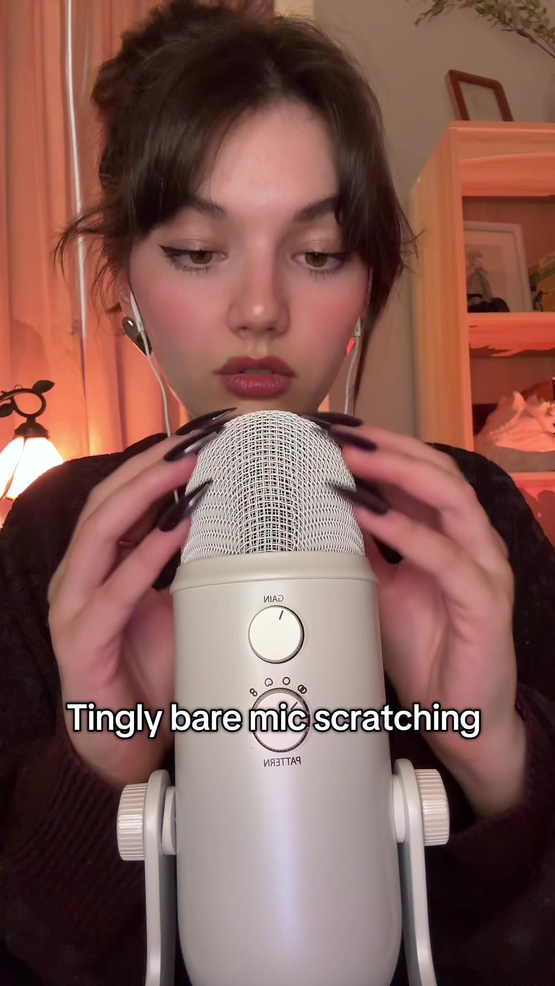 Jules ASMR (@julesasmr8) - Urlebird