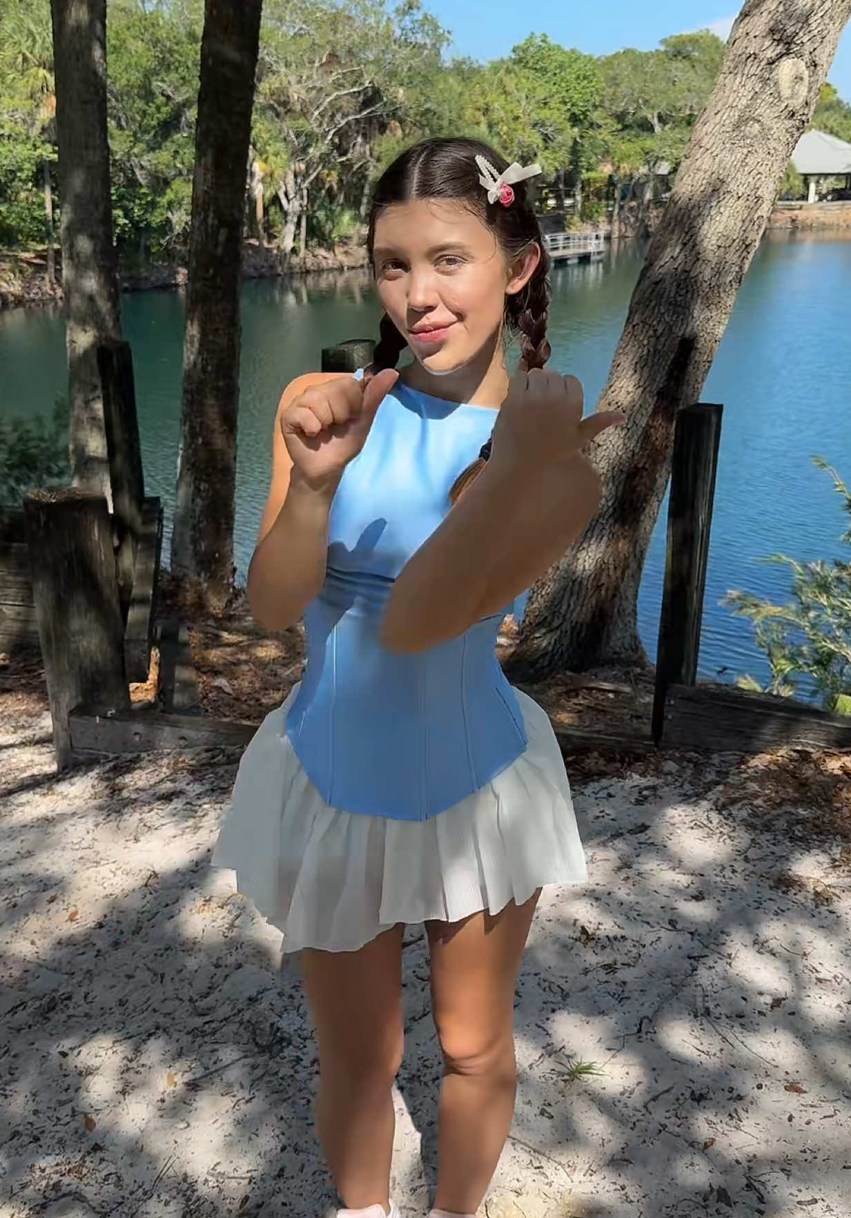 Evi 🌺 (@littlebirdevi) - Urlebird