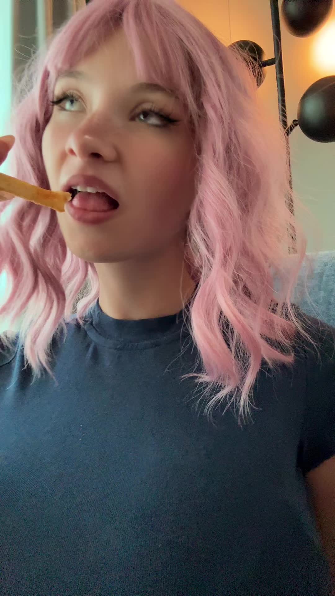 Ruby (@rubysgotmilk) - Urlebird