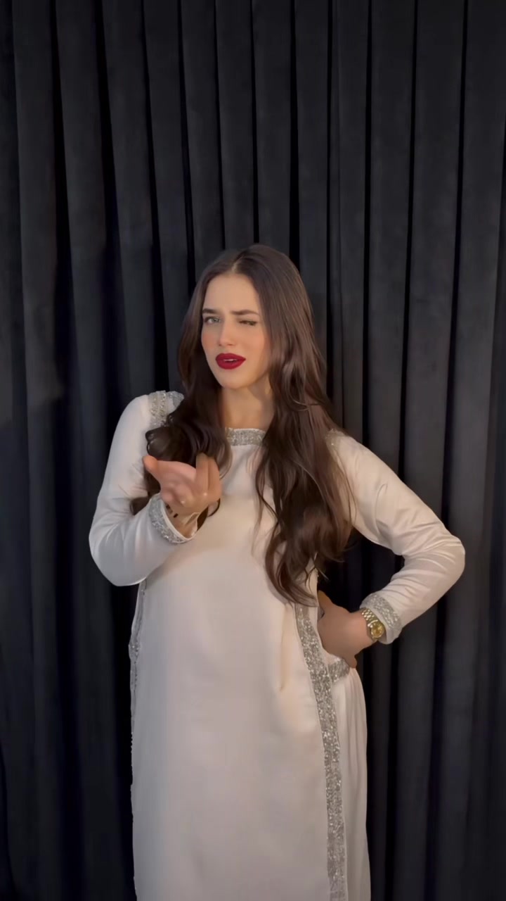 Alina Amir (@alinaamir1) - Urlebird