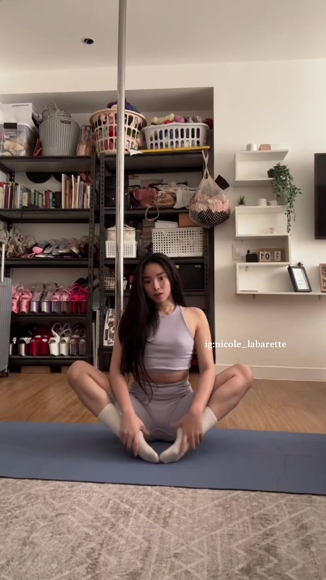 nicolelabarette (@nicole_labarette) - Urlebird