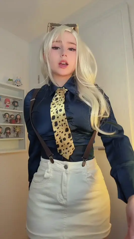 twitch.tv/upminaa (@upminaa.cos) - Urlebird