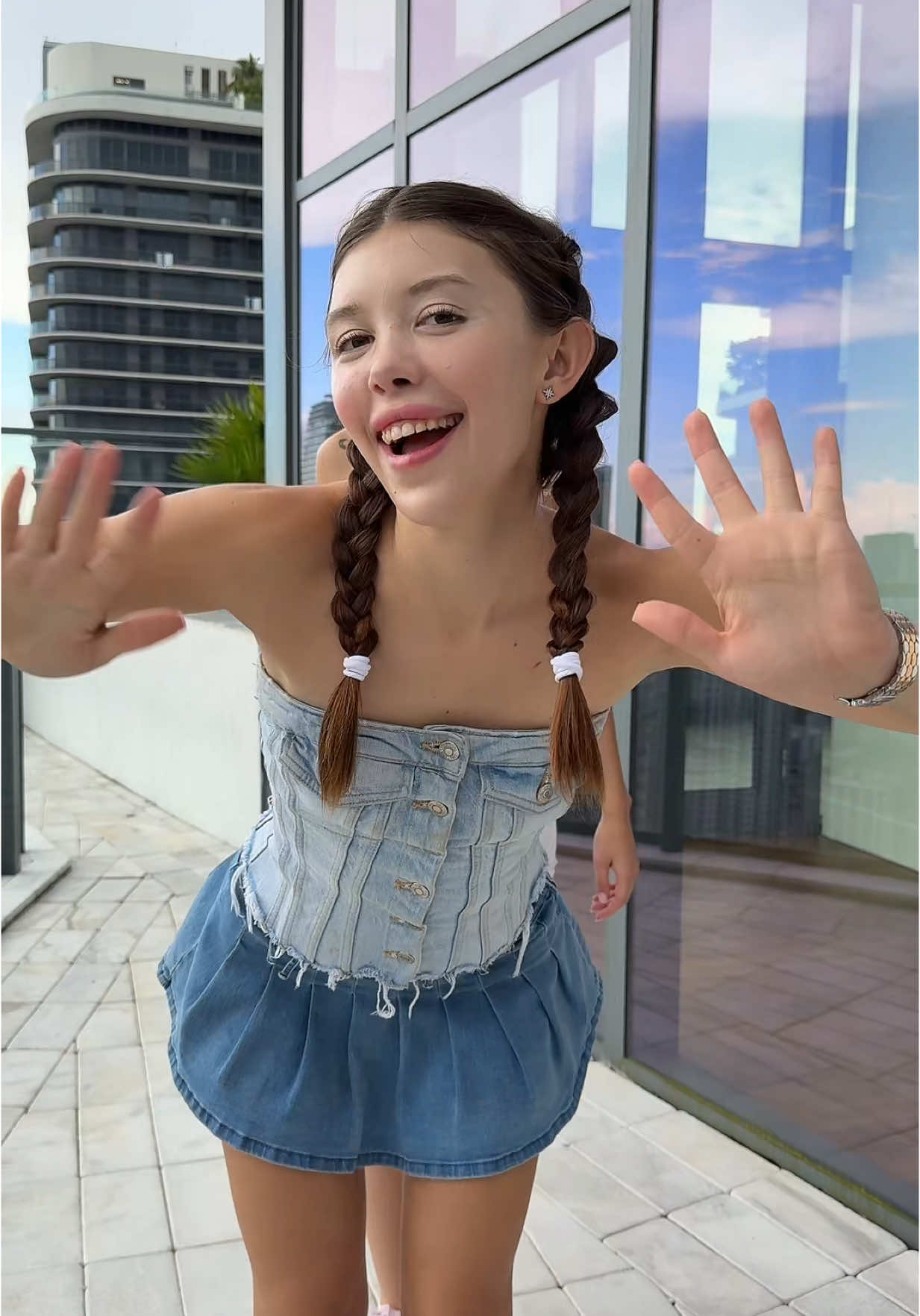 Evi 🌺 (@littlebirdevi) - Urlebird