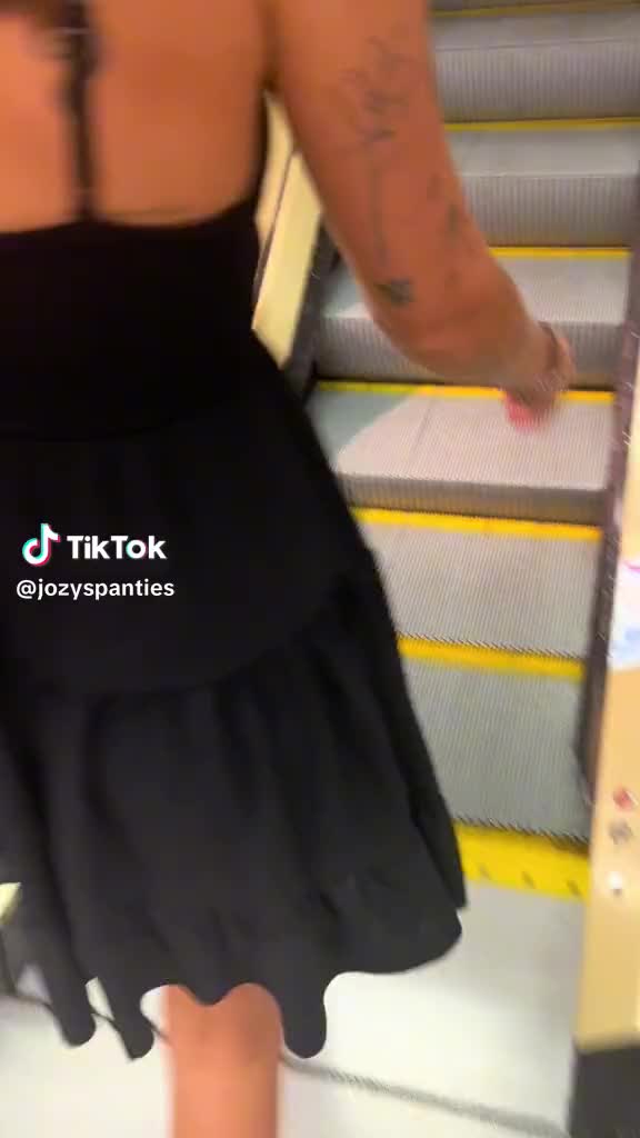 Jozy Blows (@jozy.blows2) - Urlebird