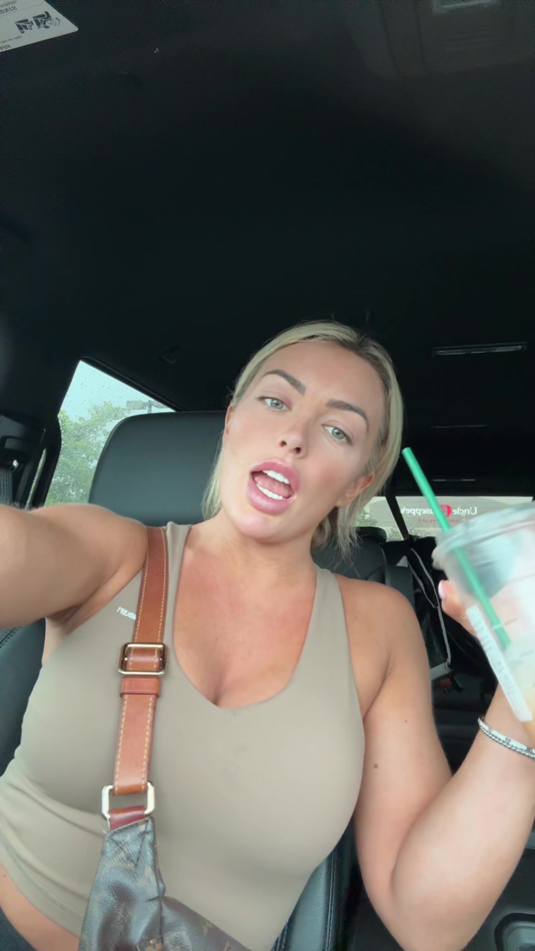 Mandy Sacs (@mandysacs) - Urlebird