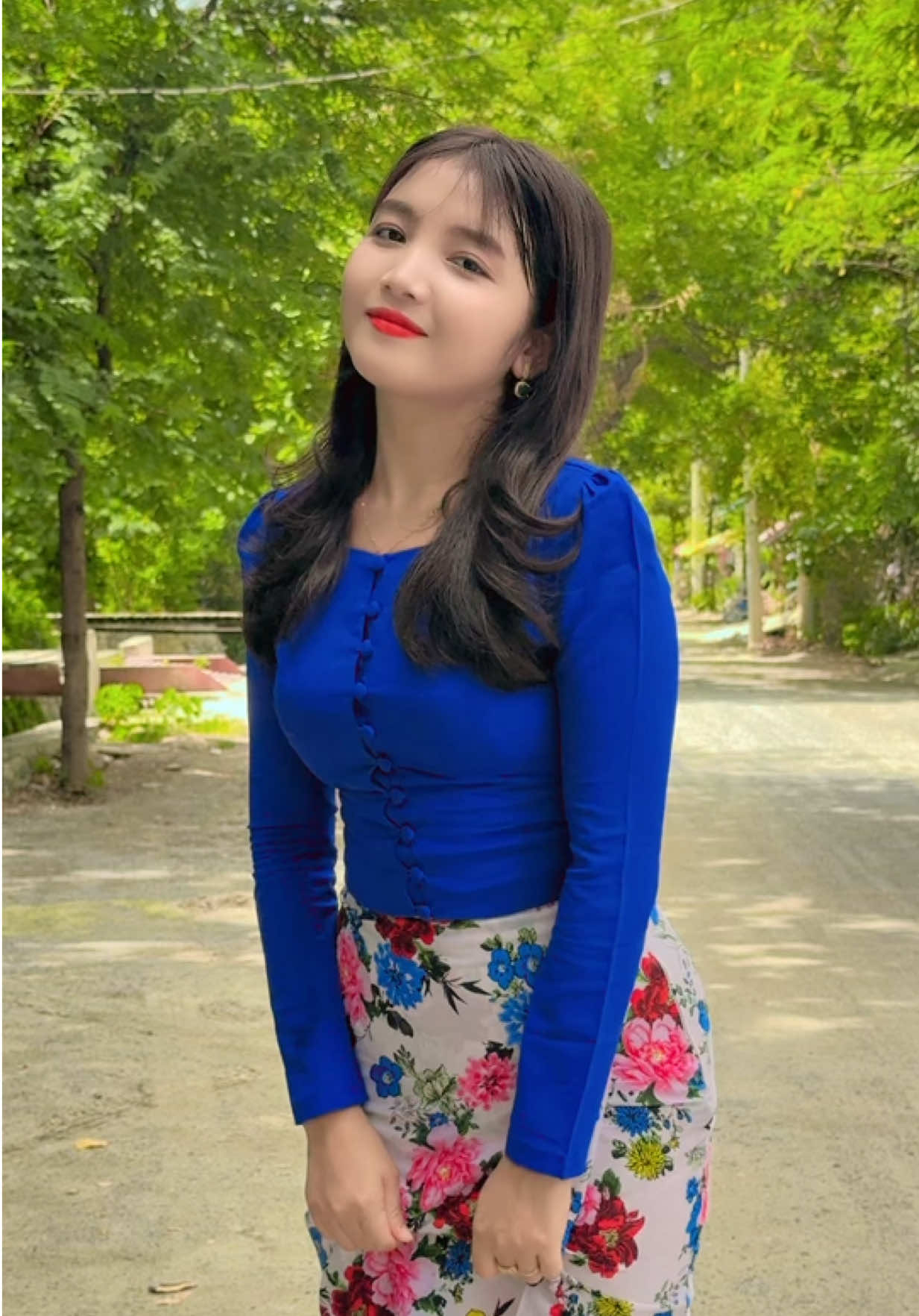 Shwe Moe Ei - ရွှေမိုးအိ (@shwemoeei4) - Urlebird