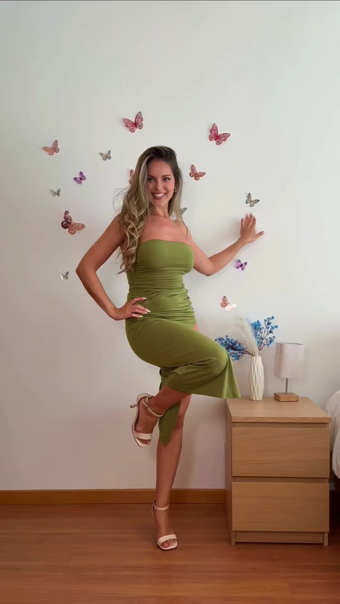 Nina 🧡 (@nina_strong) - Urlebird