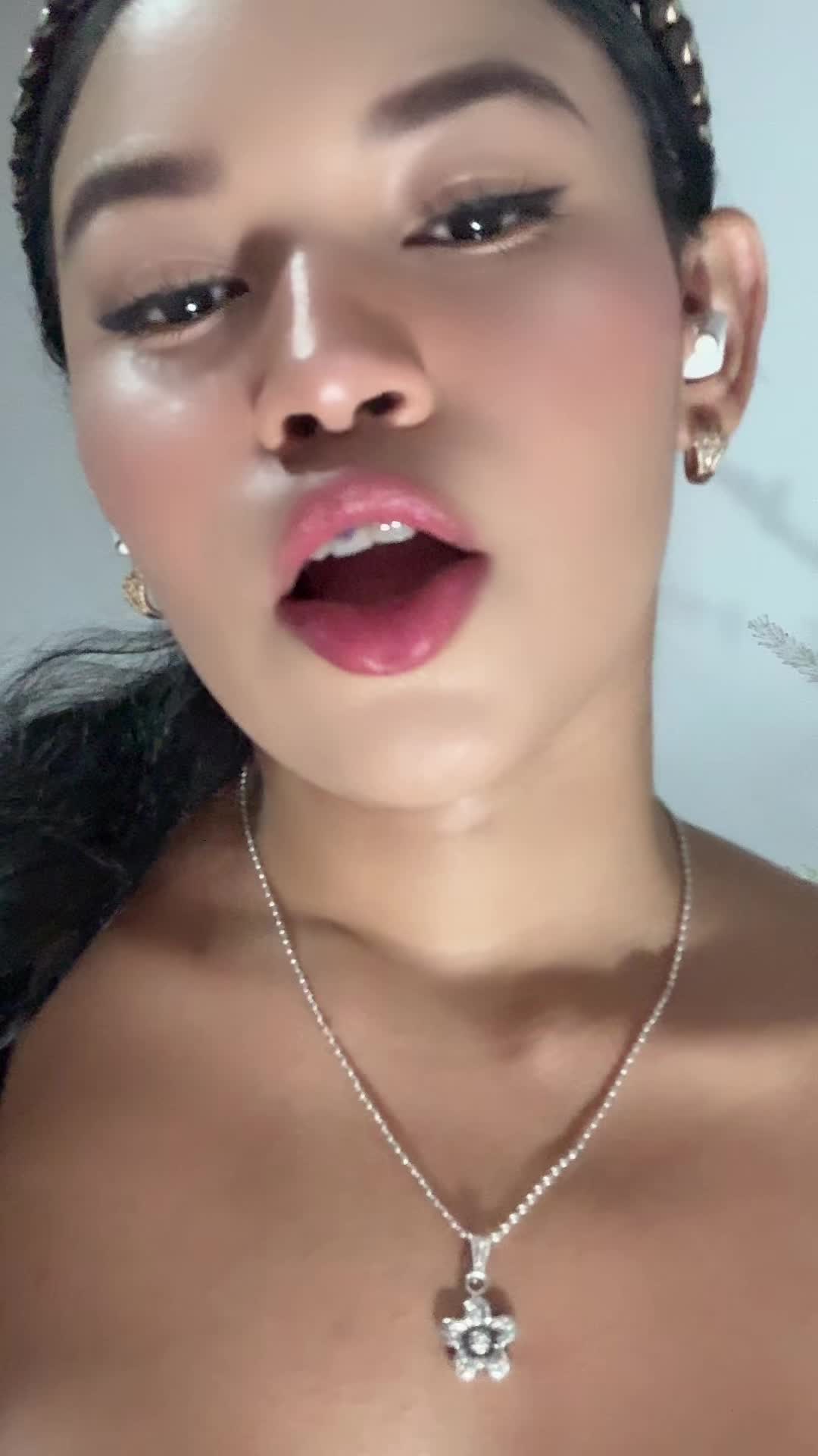 🦋Yucelis Ferrer🦋 (@yucelisferrer) - Urlebird