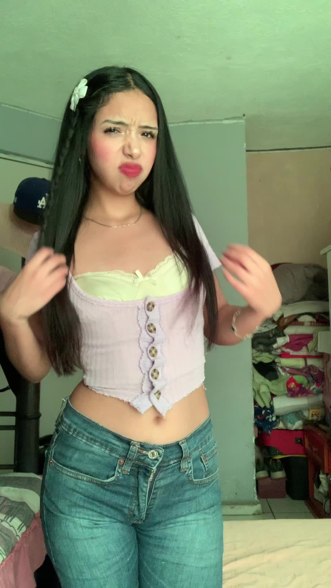 yosselin Andrade 👑 (@yoss_a_g) - Urlebird