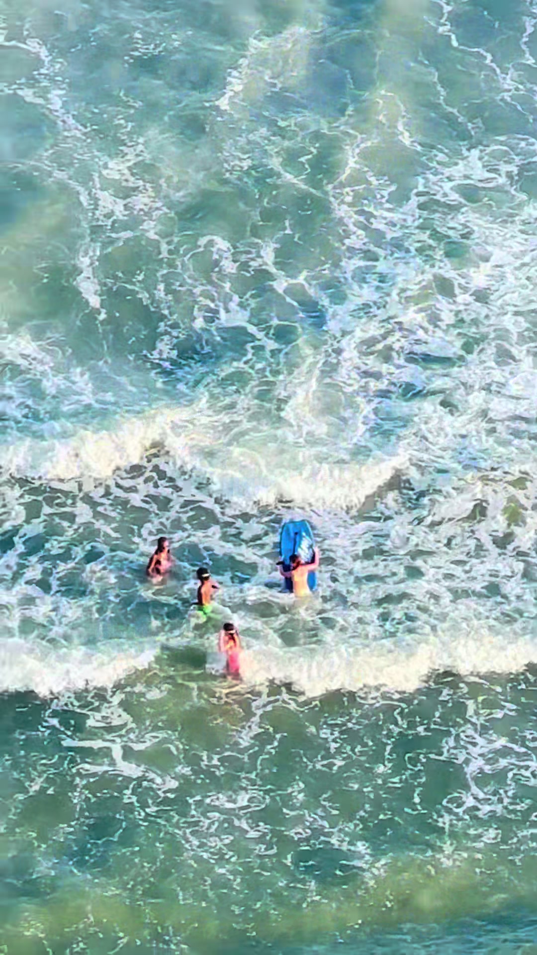 Melly (@welcometomellyland) - Urlebird