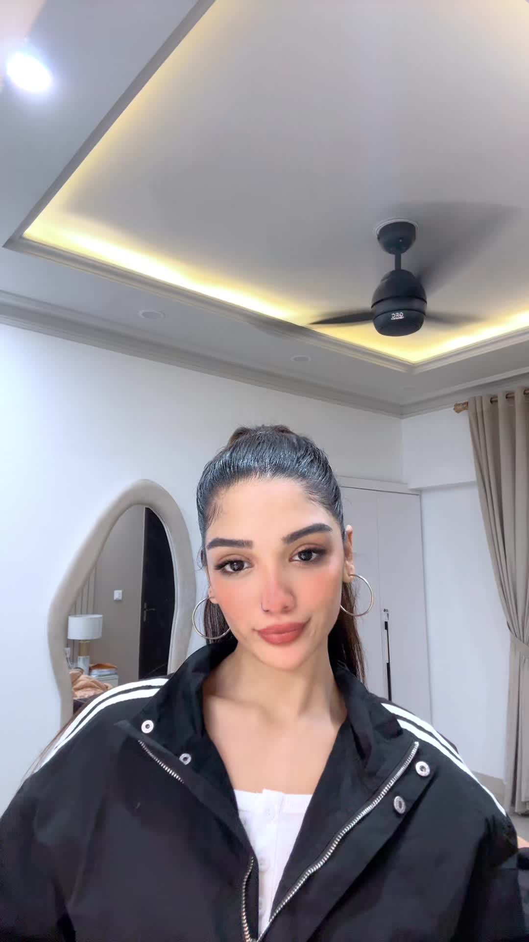 Romaisa Khan (@romaisa.khan._) - Urlebird