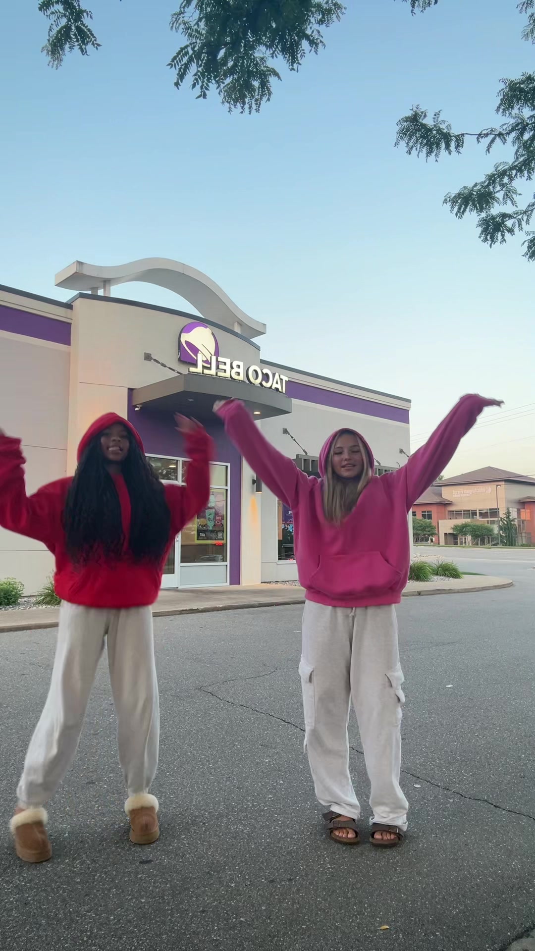 Sophia y su amiga. Link in bio ️ | SoCippo (@socippox)