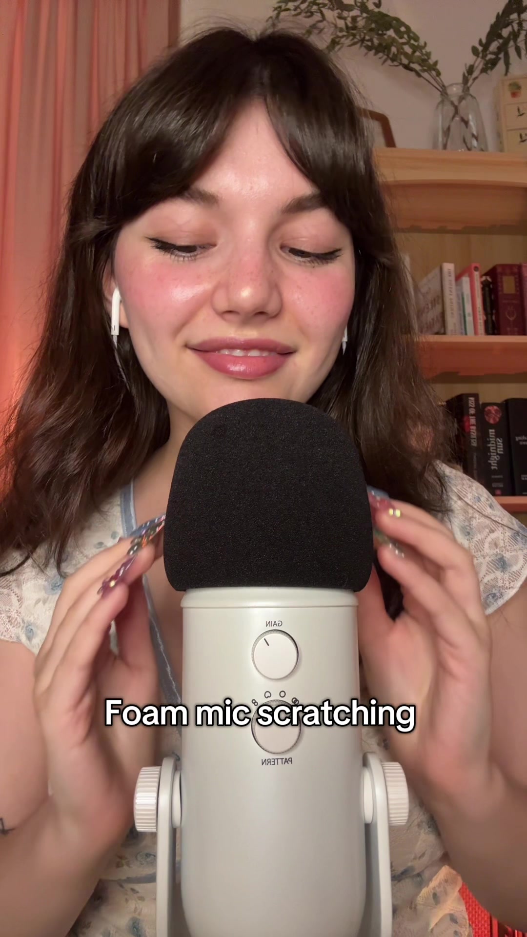 Jules ASMR (@julesasmr8) - Urlebird