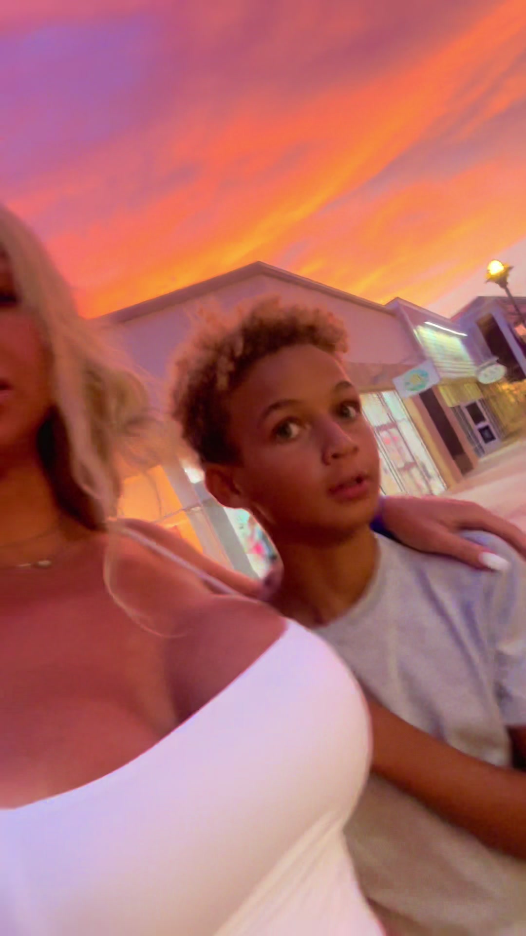 Melly (@welcometomellyland) - Urlebird