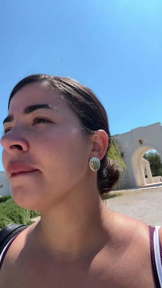 Anna (@im_notannaa) - Urlebird