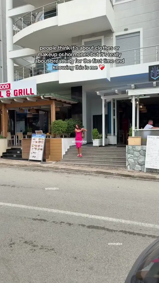 Emma Lex (@emmatsgirl) - Urlebird