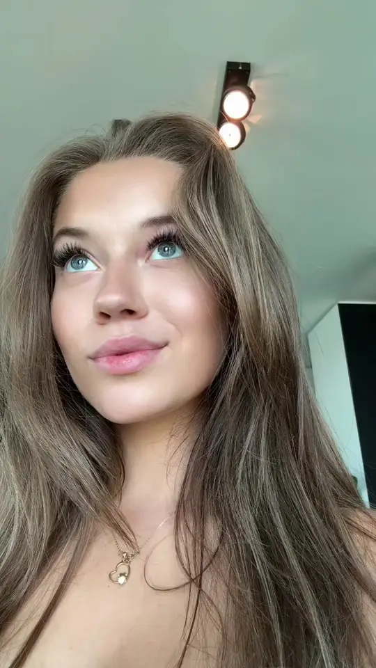 Viki (@viktoria_kpa) - Urlebird